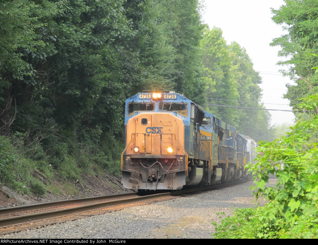 CSX SD70MAC goes into EMERGENCY leading the Q439